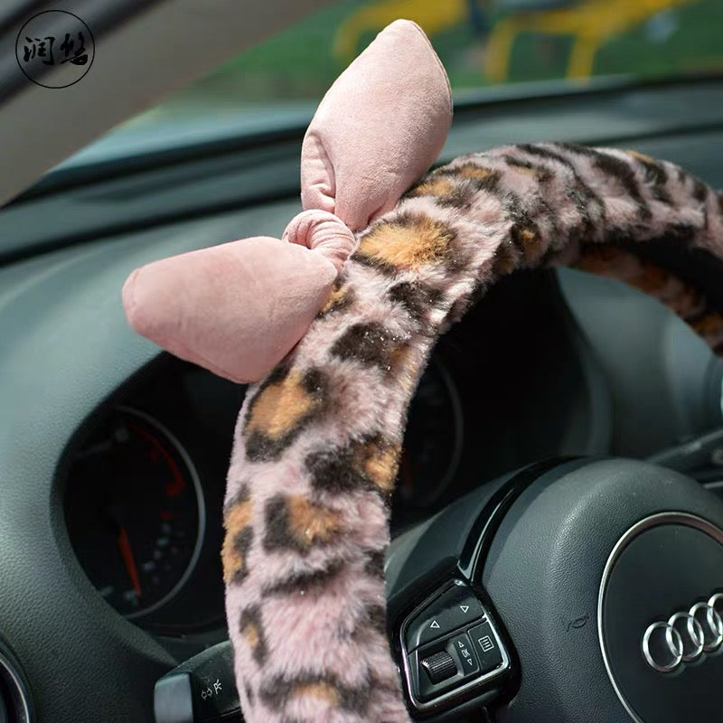 Pink Fluffy Leopard Print Steering wheel cover with a Bow – Carsoda